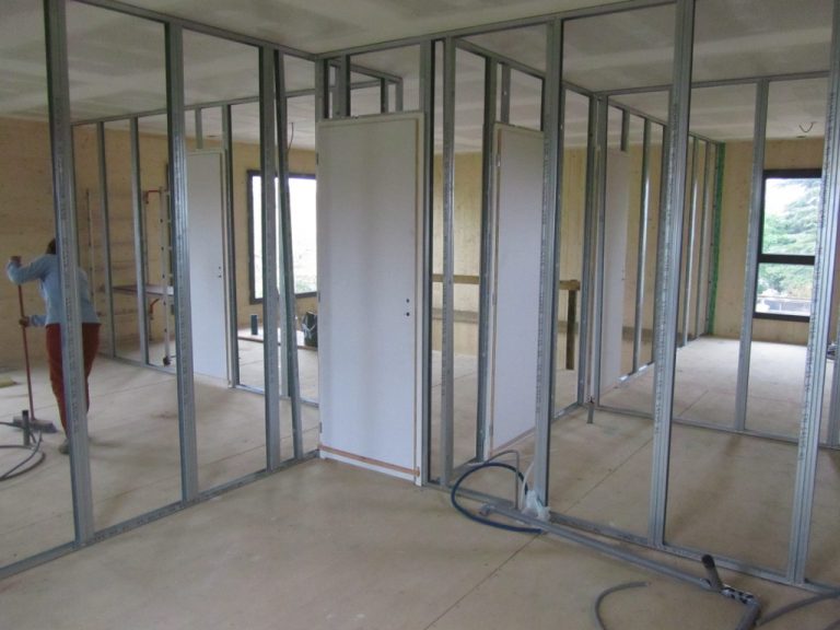 Comment monter une cloison en placostil